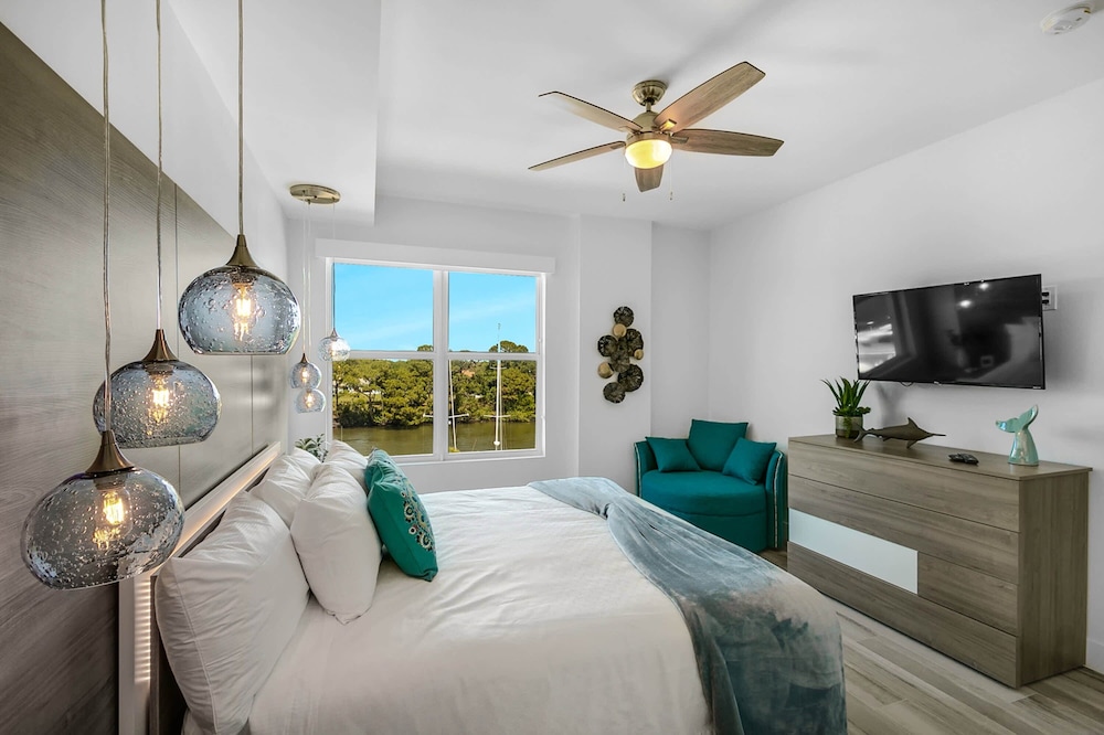 Waterfront Captains Stateroom - Cocoa, FL
