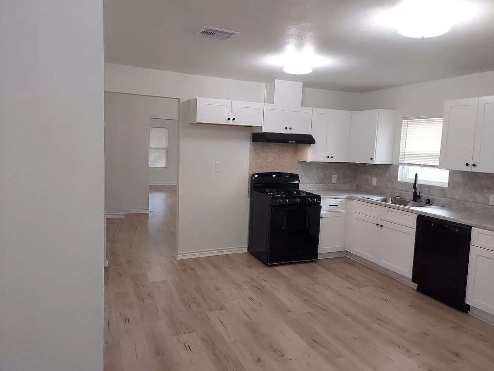 1bed And 1bath House For Rent - Beaumont, TX