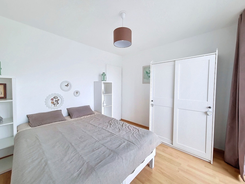 Apartment 200m From The Beach, 4 Beds, Private Parking - Courseulles-sur-Mer