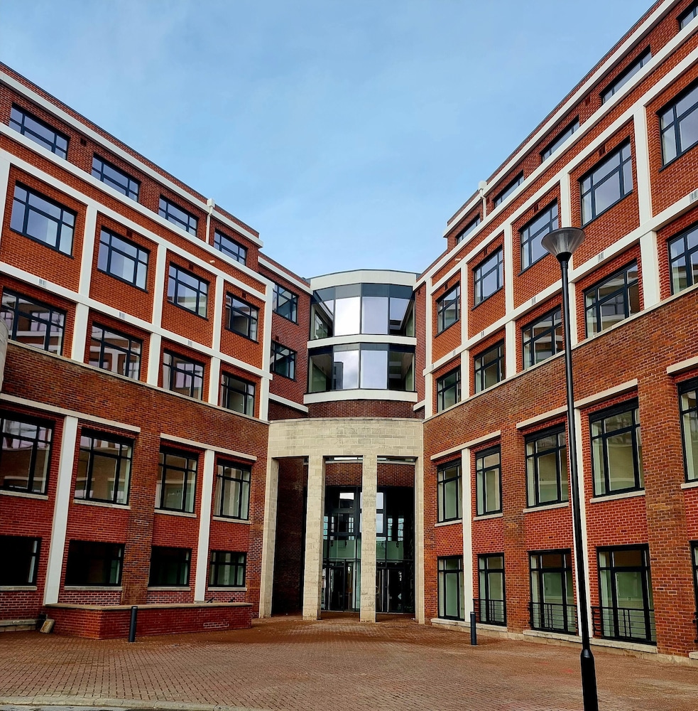 Roomspace Apartments - Syward Place - Staines-upon-Thames