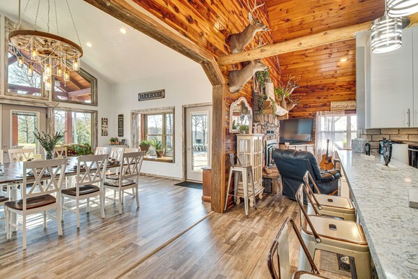 Expansive Mountain Home Rental W/ Yard & Fire Pit! - Gainesville, MO