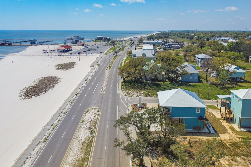 Long Beach Home W/ Views & On-site Beach Access! - Gulfport, MS
