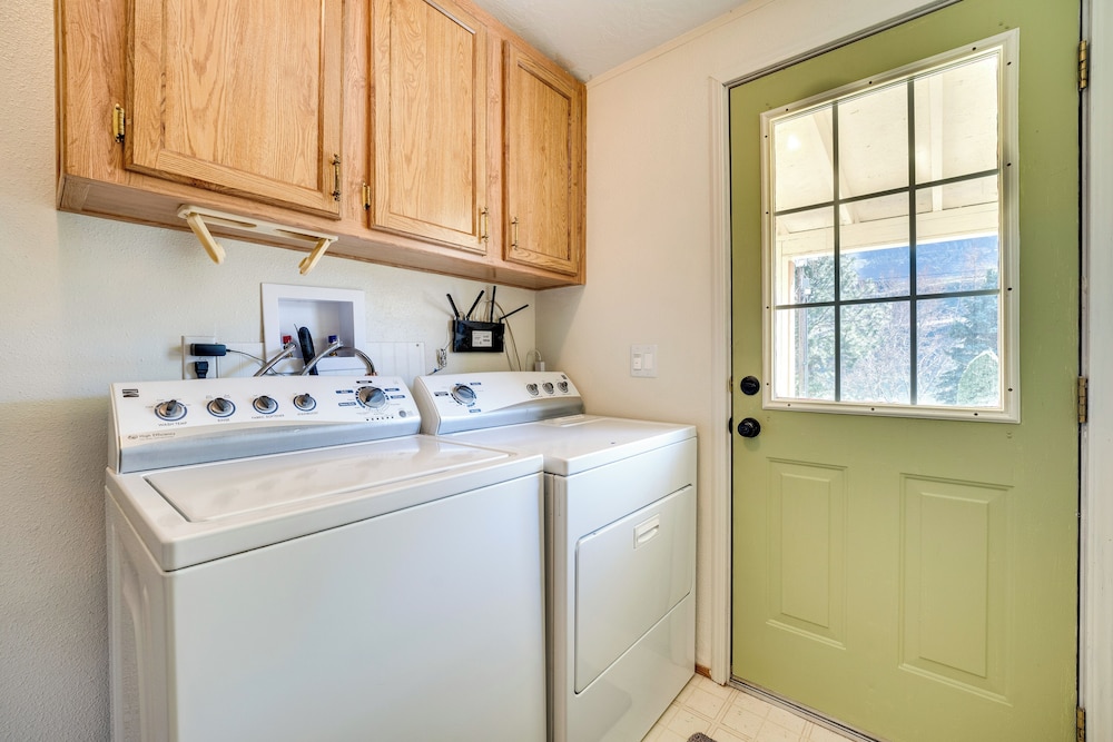 Idyllic Rock Island Home W/ Columbia River Views - Wenatchee, WA