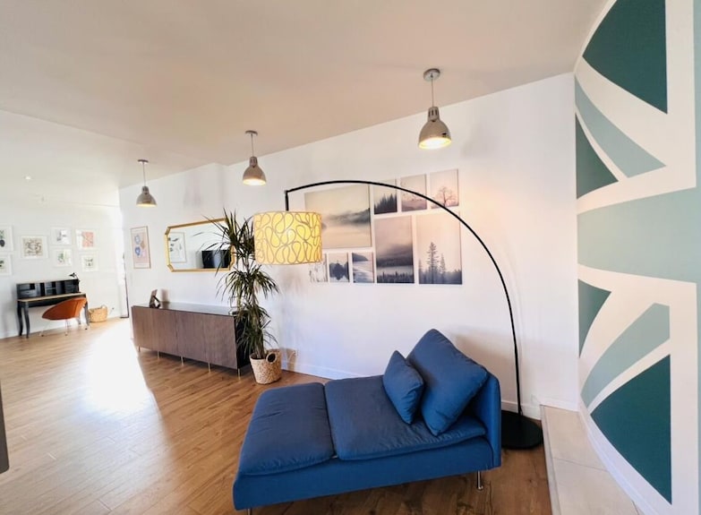 Superbe Loft 160 M2, Pièce De Vie 80 M2 Avec 3 Chambres Et 2 Salles De Bain - Jura