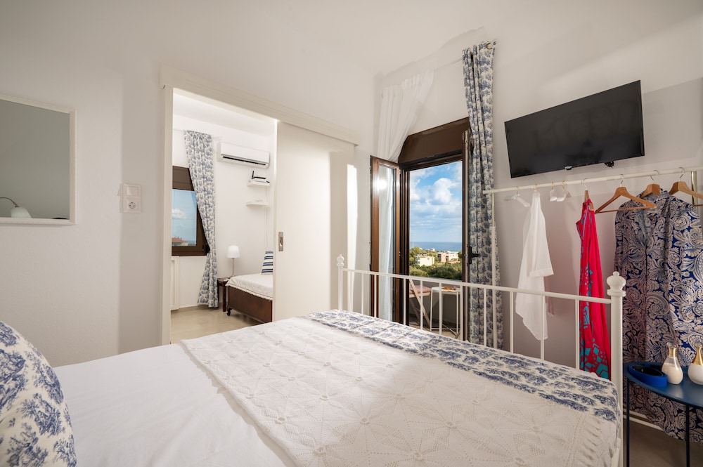 Marianthi's Home Is Ensconced In The Enchanting Village Of Old Hersonissos. - Hersonissos