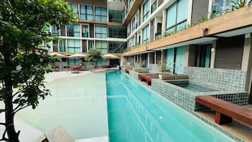 3 piscinas exteriores