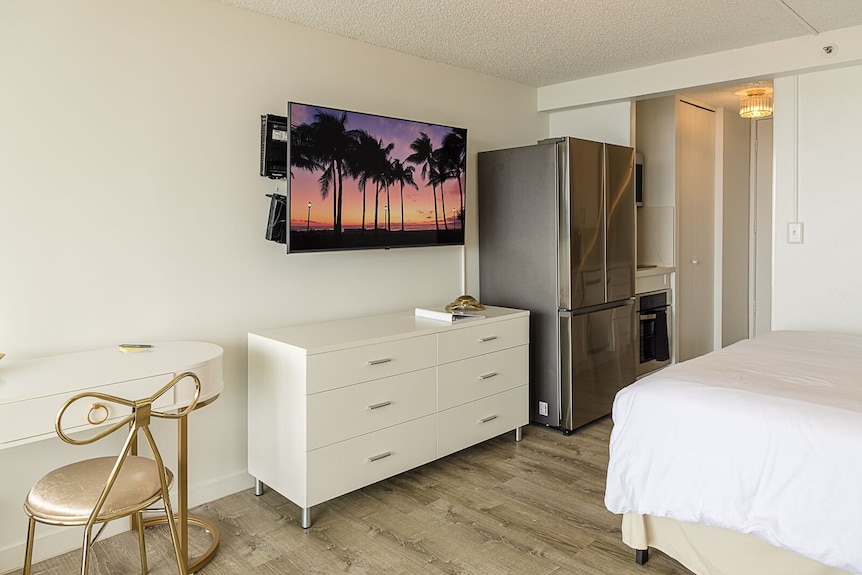 Glam Condo Located In Central Waikiki, Panoramic Ocean View, & Full Kitchen!\n - 카일루아