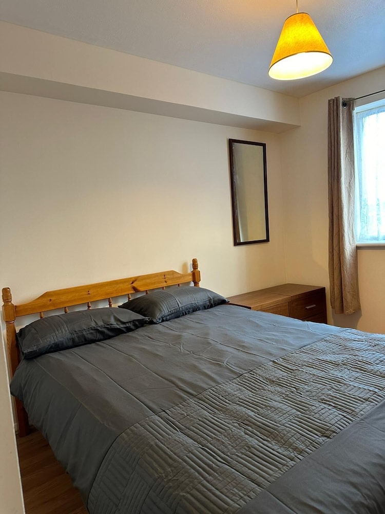 Specious 1 Bed Apartment With Parking & Free Wifi 5 Minute Goodmayes Station - Ilford