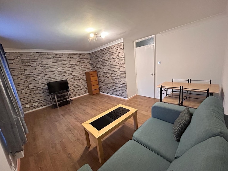 Specious 1 Bed Flat In East London With Parking And Free Wifi - Dagenham