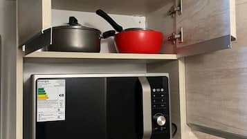 Apartamento família | Cozinha privada | Micro-ondas, fogão, chaleira elétrica