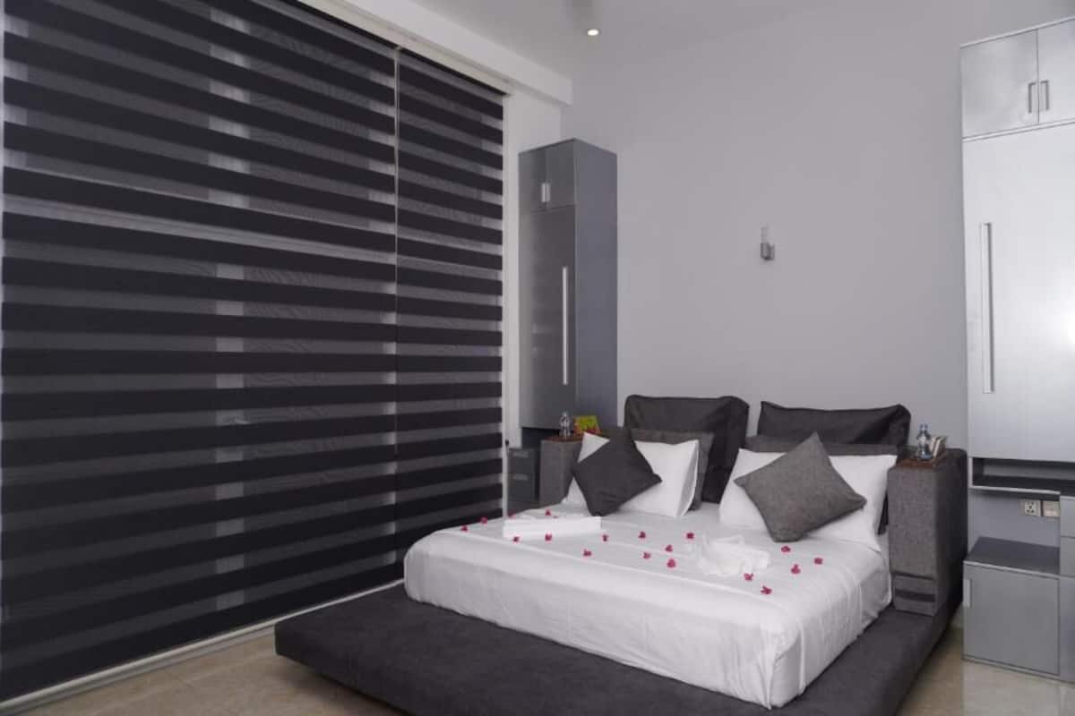 Quarto luxo, sacada | 1 quarto, escrivaninha, espaço de trabalho para notebook