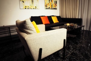 Apartment, Mountain View (H1-3) | Área de estar | Smart TV 42 polegadas com canais digitais, Netflix, Hulu