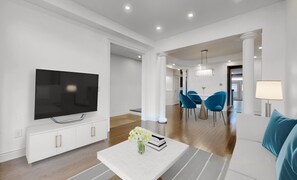 Casa, 4 quartos, varanda, vista para o jardim | Sala