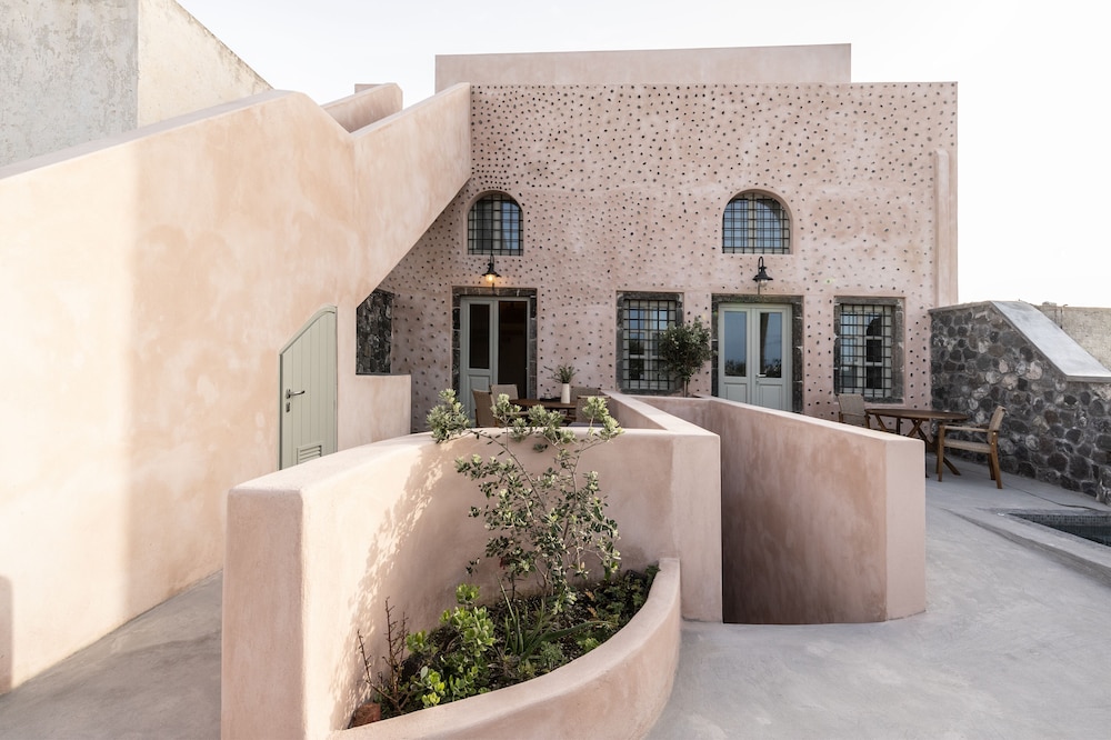 Frescoes Luxury Suites - Santorini