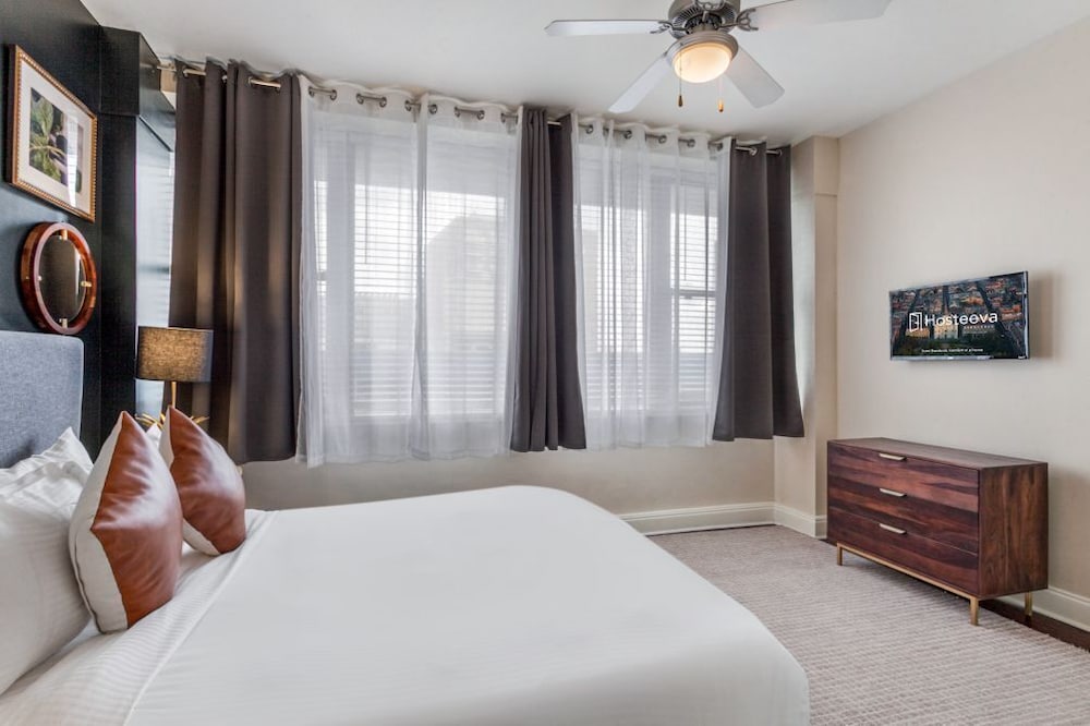 French Quarter Bliss: Stylish 1br Condo With Poolside Retreat - Mardi Gras New Orleans