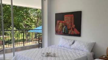 Escrivaninha, Wi-Fi de cortesia, roupa de cama