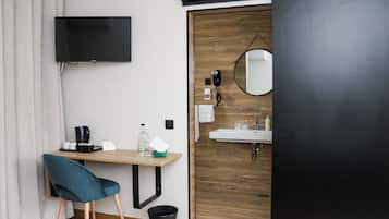 Quarto casal superior | Escrivaninha, espaço de trabalho para notebook, cortinas blackout