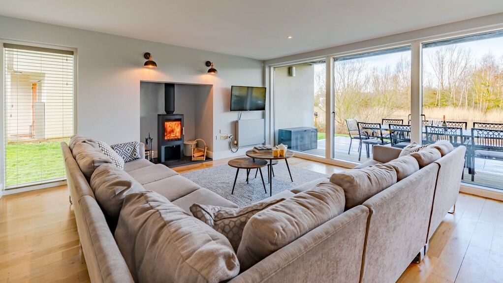 Goslings, Cotswold Water Park, Sleeps 12 Guests In 6 Bedrooms - Cirencester
