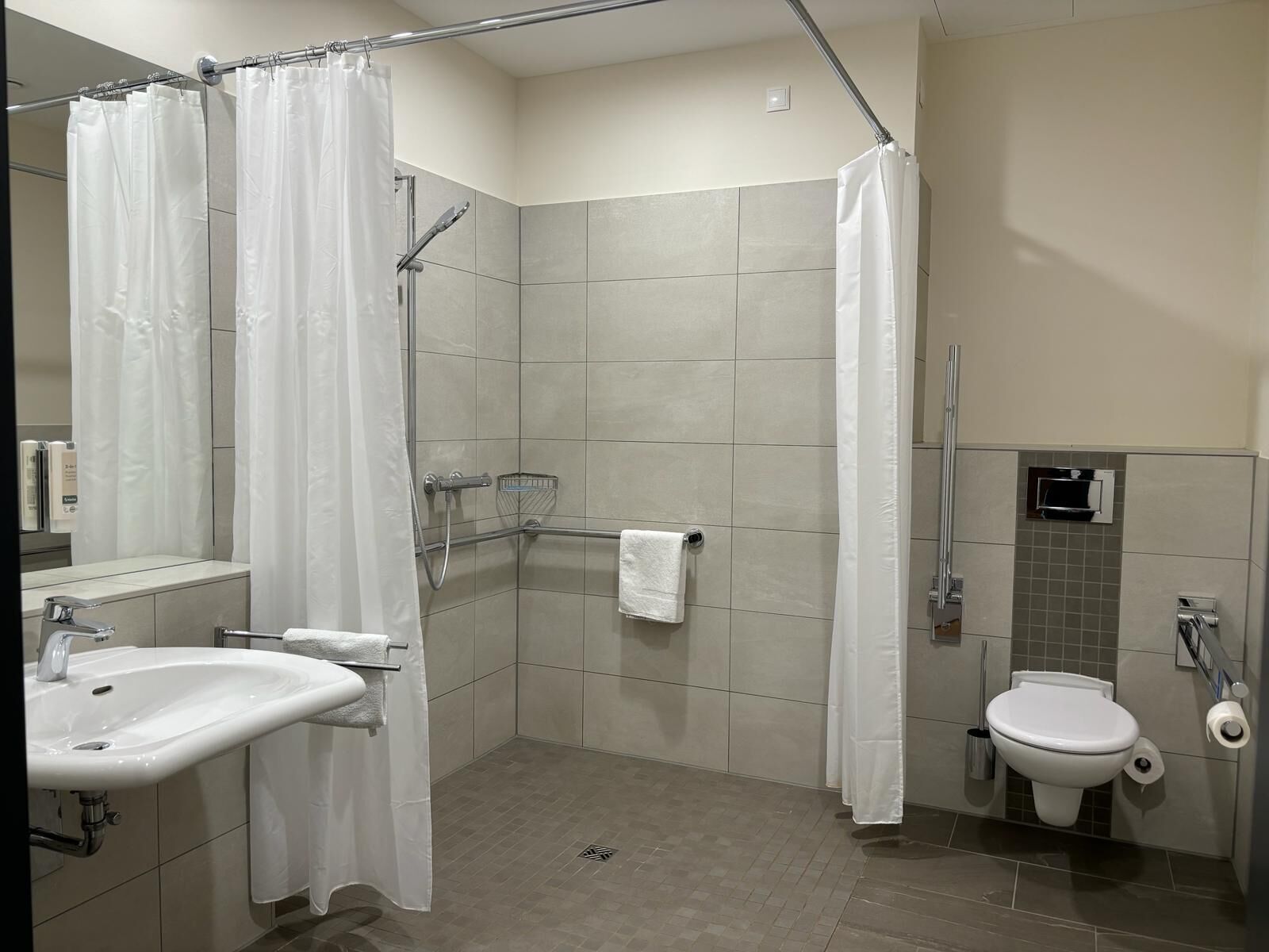 Family Room With Private Bathroom / 1 Double Bed (Electrically Adjustable Beds) + 1 Pull-out Single Bed - Hildesheim