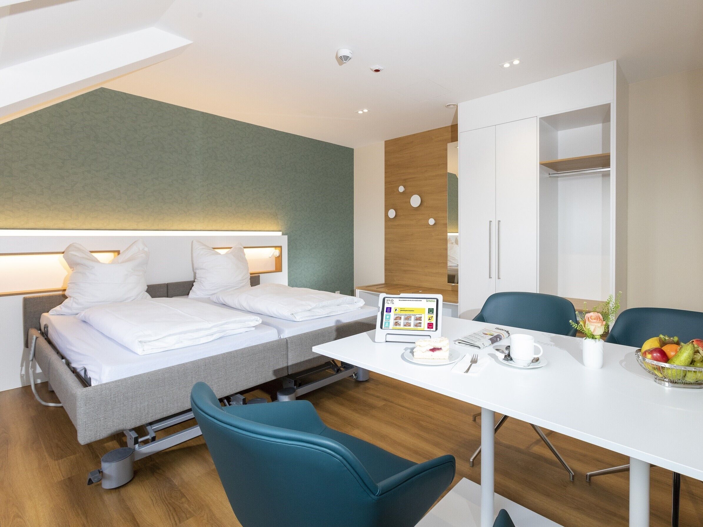 Suite // 2 Double Rooms With Shared Bathroom (Electrically Adjustable Beds) - Hildesheim