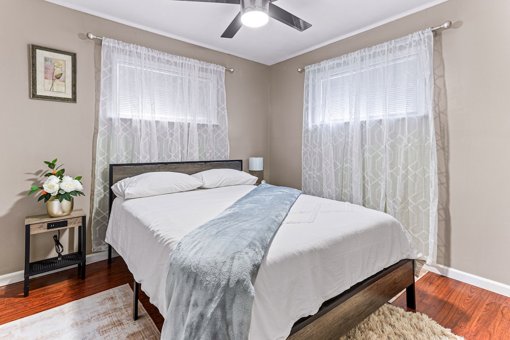Dearborn Heights Luxury Stay - Close To Dtw Airport, Dearborn, Downtown Detroit - Westland, MI