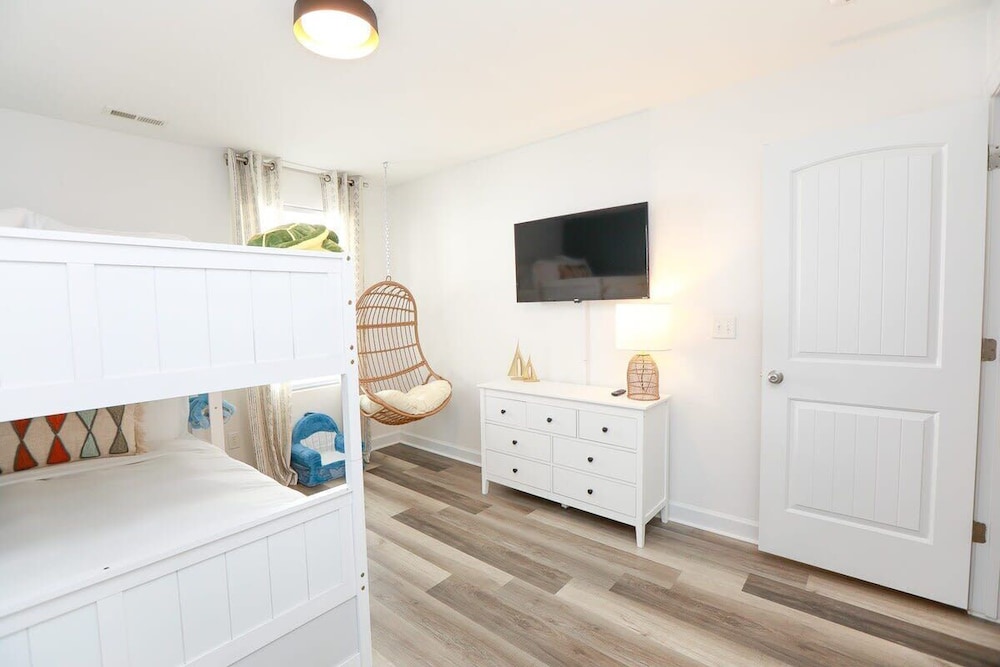 Sojourn Mi Kai The Crib 4 BR Family House - Norfolk | Vrbo