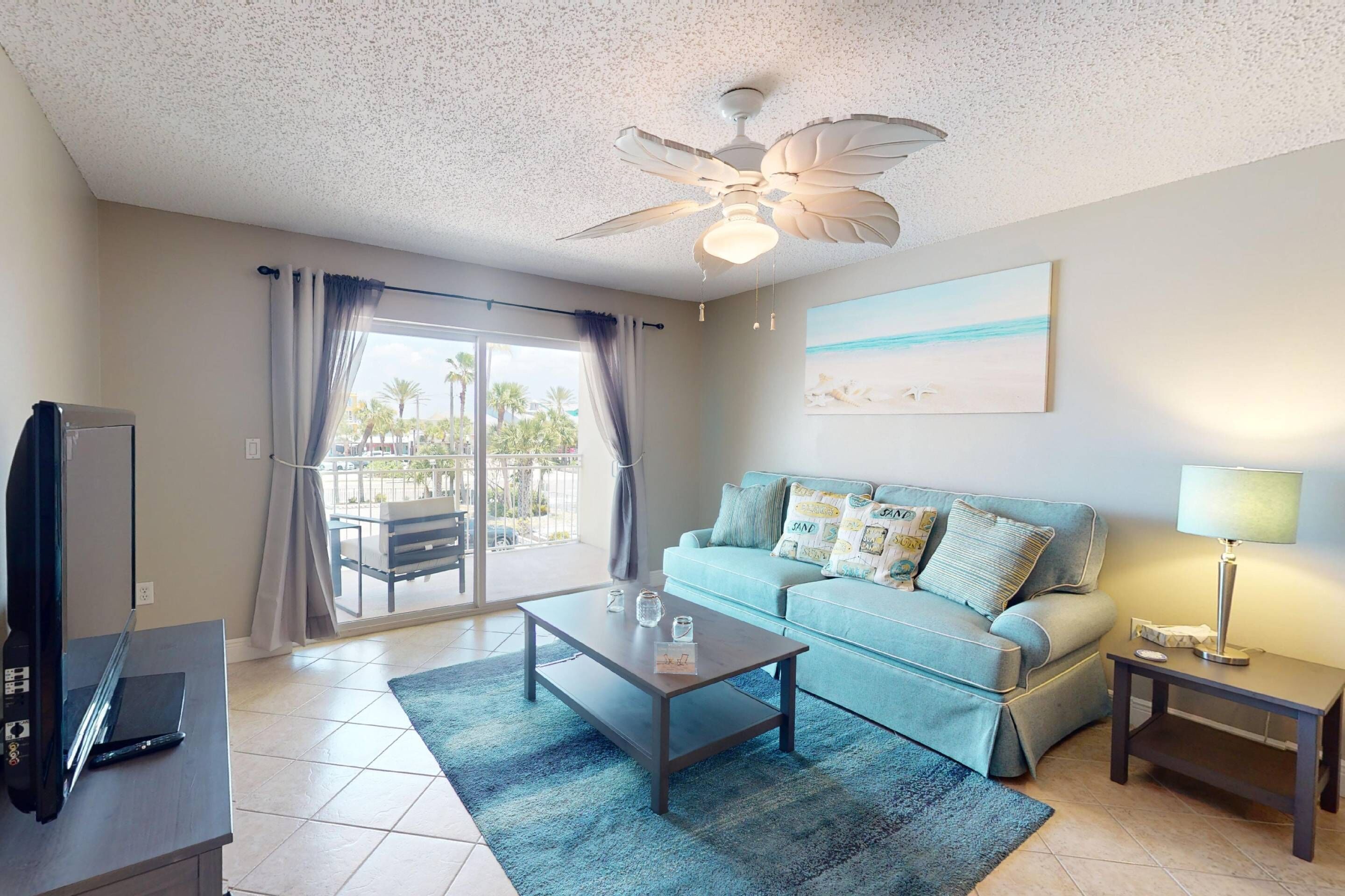 On The Beach Across From Johns Pass.  Heated Pool.  Spacious And Updated. - Madeira Beach, FL