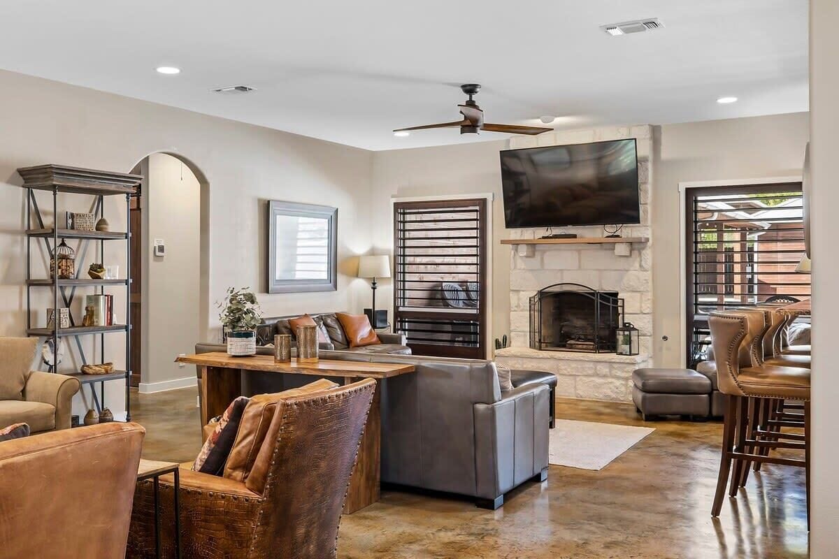 4br: Hot Tub, Pool, Fireplaces, Grill, Family Fun! - Fredericksburg, TX