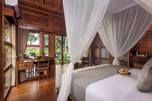 Double Room with Garden View | Frigobar, cofres nos quartos, escrivaninha