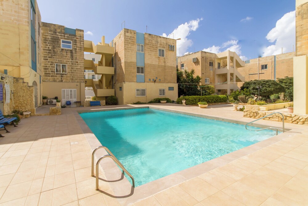 Seaview Pool Dolmen Apt St Paul's Bay - Malta
