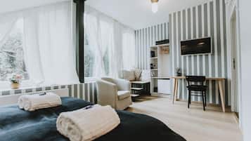 Quarto Duplo Comfort, vista para o jardim | 1 quarto, cofre no quarto, com mobília individualizada, secretária