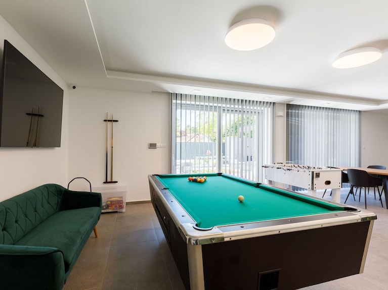 Beautiful Apartment In Villa For 12 People With A/c, Wifi, Hot Tub, Tv And Patio - Balatonlelle