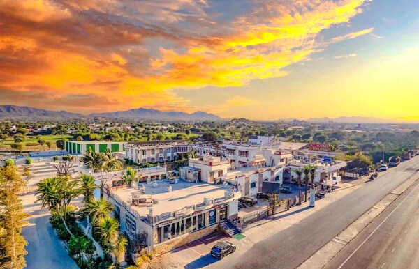 The Royal Paradise Resort And Salt Yard - Ajmer