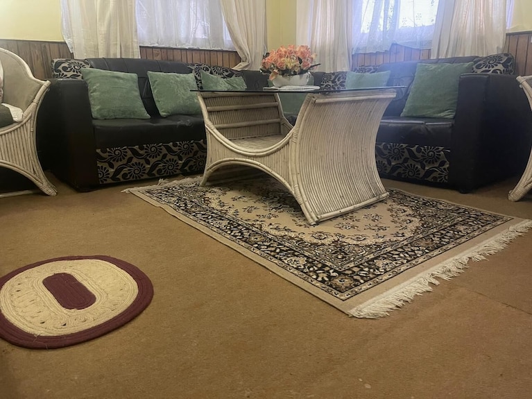 The Apartment Is A 2 Bedroom, 1 Living Room, 1 Bathroom With Kitchen. - Darjeeling