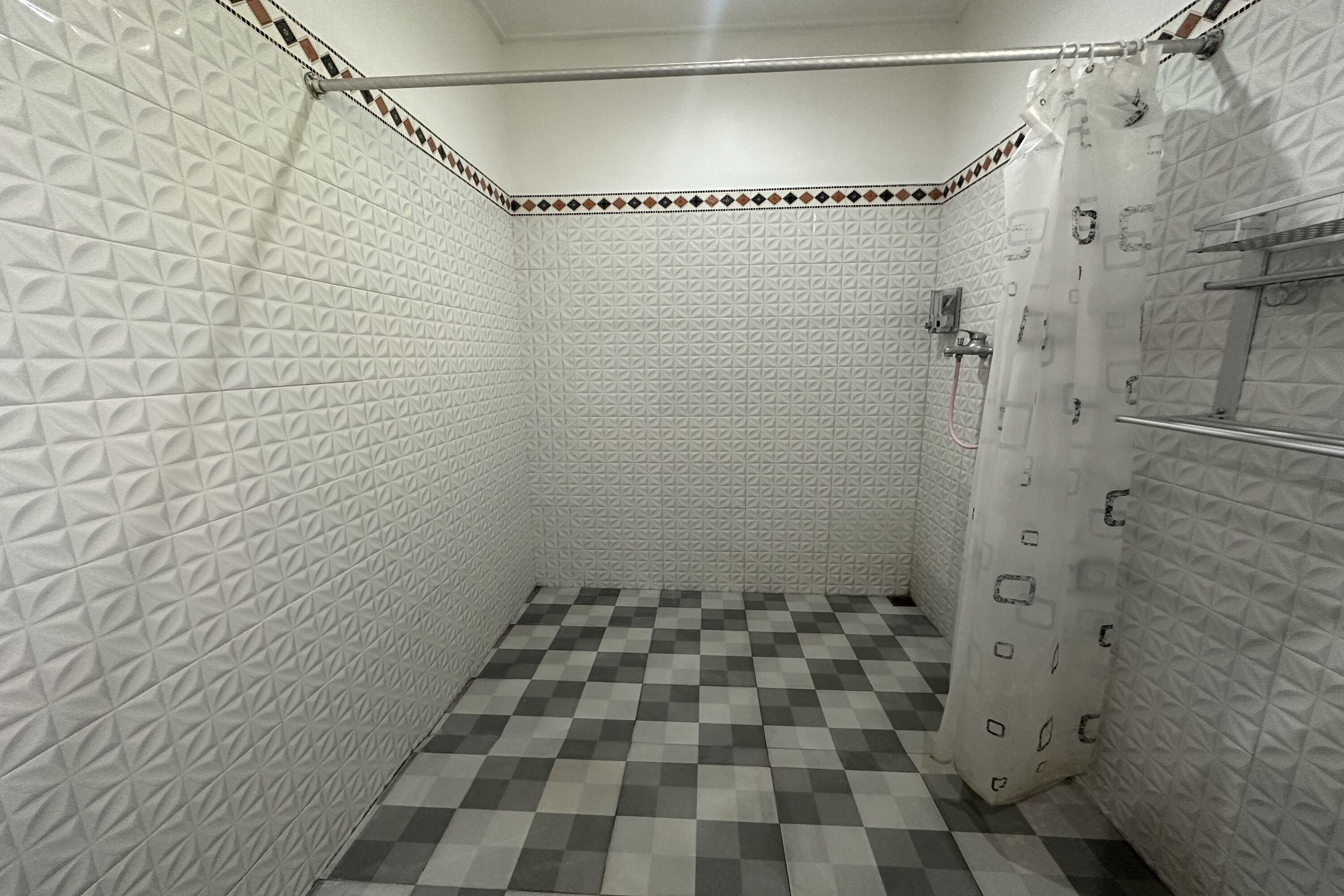 Quarto duplo luxo | Banheiro | Chuveiro, chuveiro com efeito de chuva, produtos de toalete grátis 