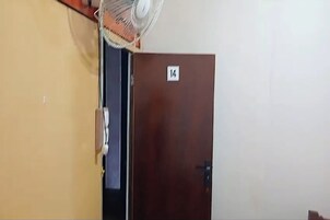 Minibar, secretária, Wi-fi grátis 