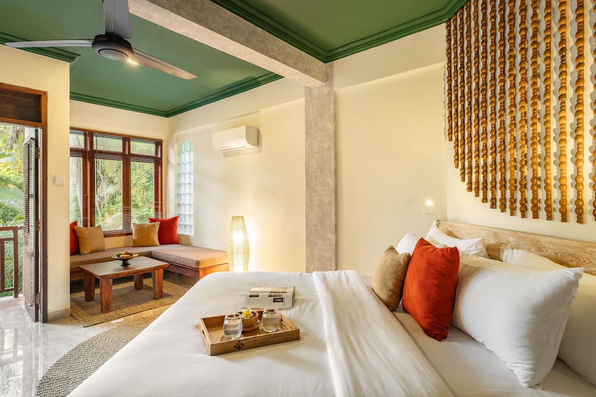 Quarto luxo | Frigobar, escrivaninha, Wi-Fi de cortesia, roupa de cama