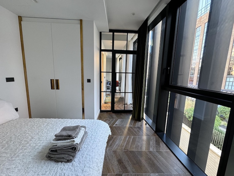 Battersea Power Station Apartment - London Bridge Station
