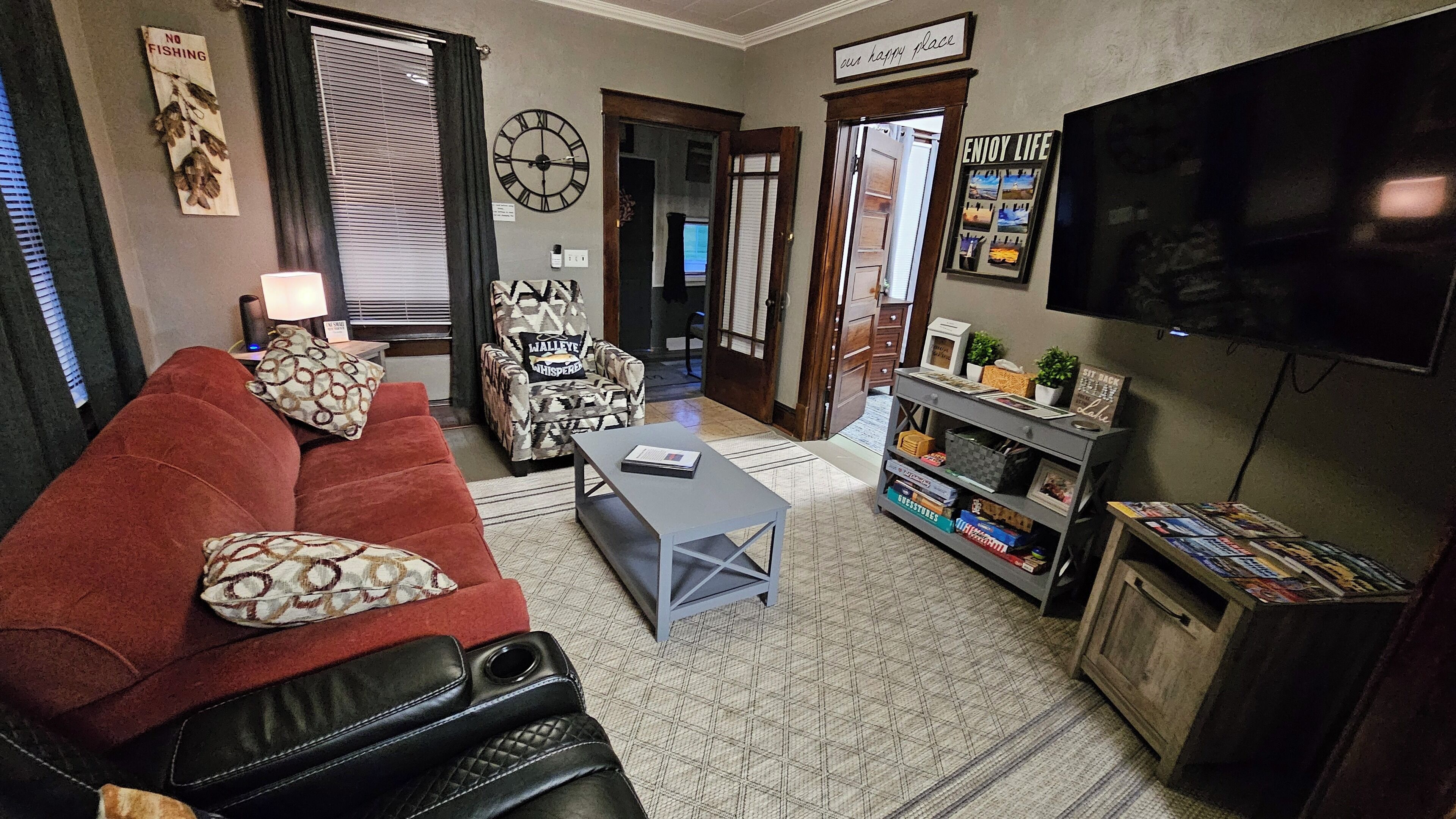 Buckeye Bungalow 2 Park-beach-bonfires-bikes. Near Everything & Dog Friendly - Port Clinton, OH