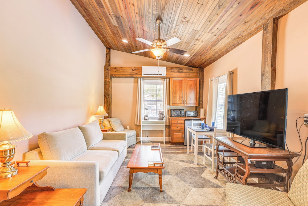 Tranquil Suite W/ Porch < 2 Mi To Cedar Lakes! - Goethe State Forest, Dunnellon