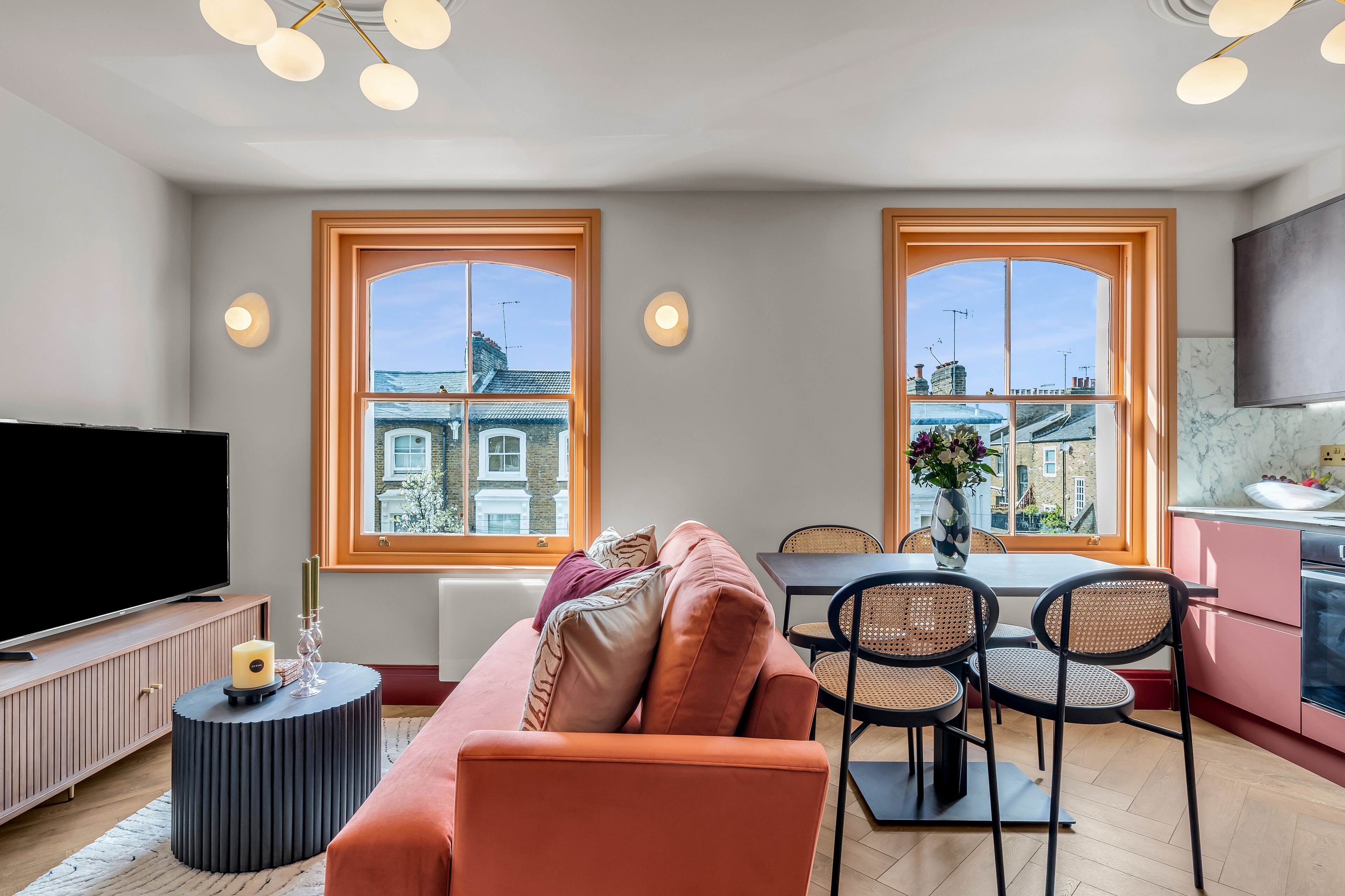 Apartamento, 2 quartos, não fumadores, kitchenette | Sala de estar | Televisor de 40 polegadas com canais via satélite 