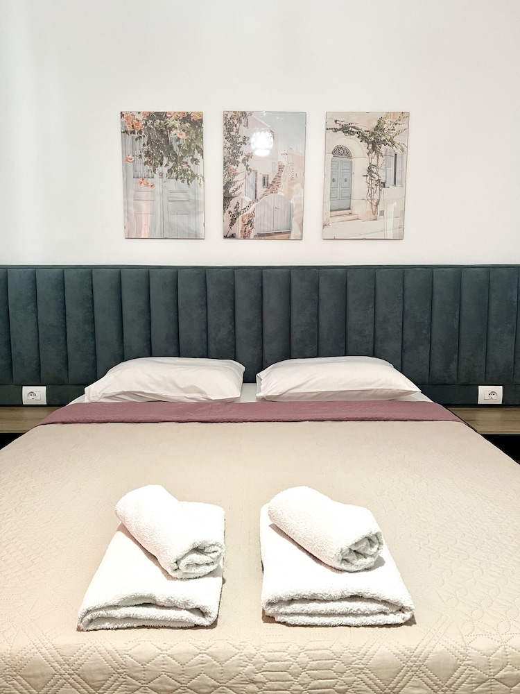 A Comfortable Home-away-from-home Experience, Close To Everything. - Ksamil