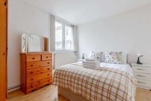 Apartamento básico | 3 quartos, espaço de trabalho para notebook