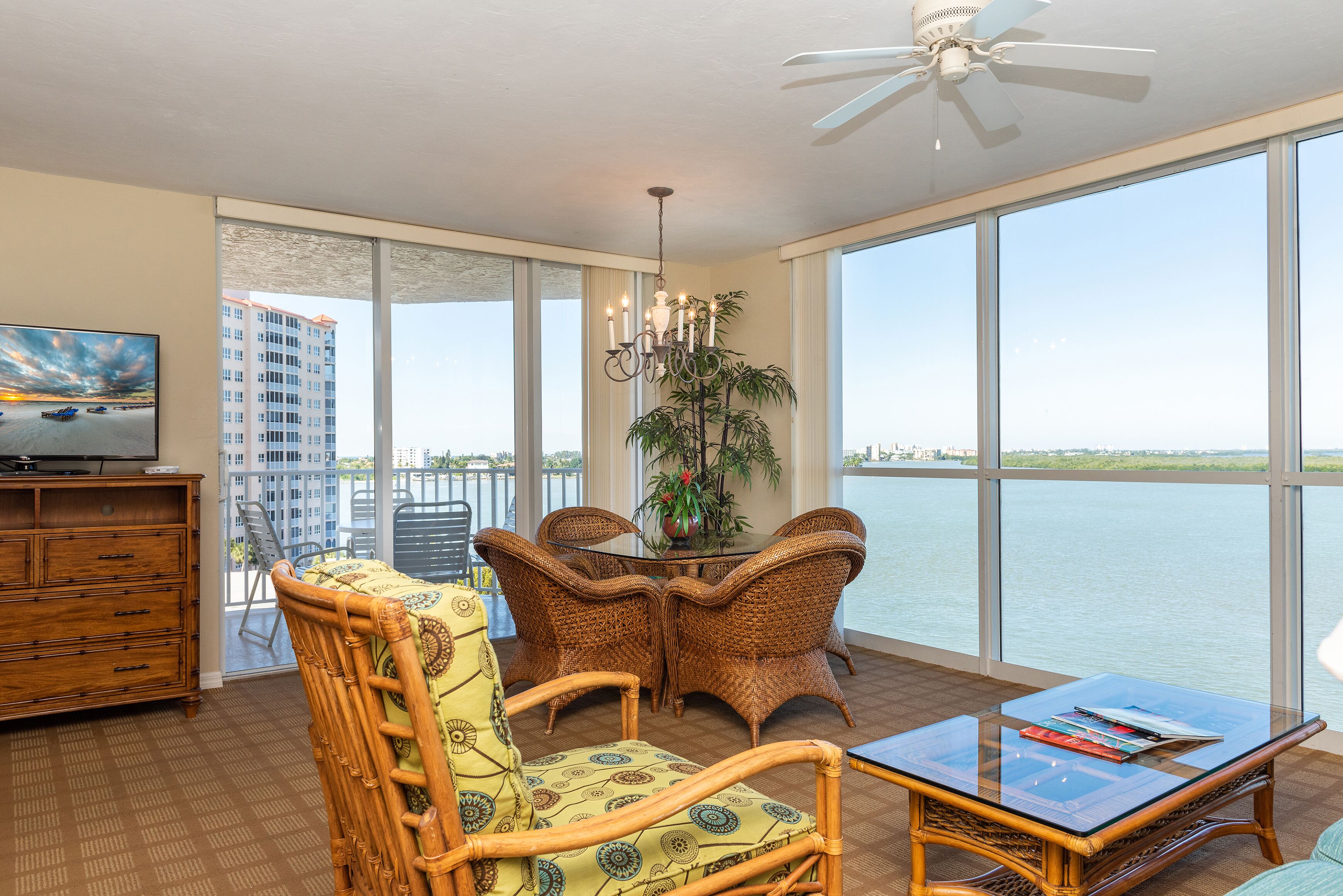 Relaxation Awaits: Ocean-view Suites W/ Full Kitchens - Bonita Springs, FL