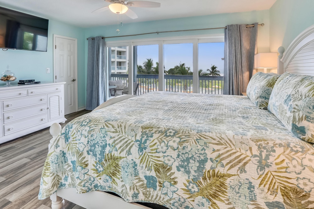 Sand Dunes Townhome C2 - Madeira Beach, FL