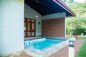 2 piscinas interiores