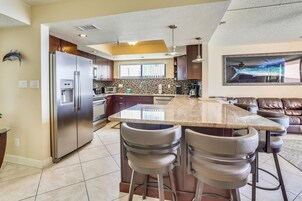 Condo, várias camas (Trillium 1A - Premier) | Cozinha privada | Fogão, torradeira