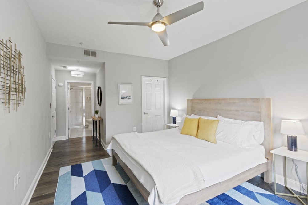 Chic 2br Apt, Steps From N Main St, Balcony View - Greenville, SC