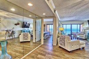 Apartamento em Condomínio Fechado, várias camas (Villa Madeira 406) | 3 quartos, Wi-fi 