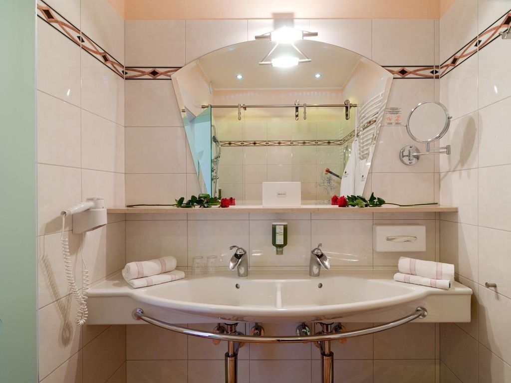 Family Apartment Carinthia Up To 3 Days Breakfast - Family & Sporthotel - Bad Kleinkirchheim